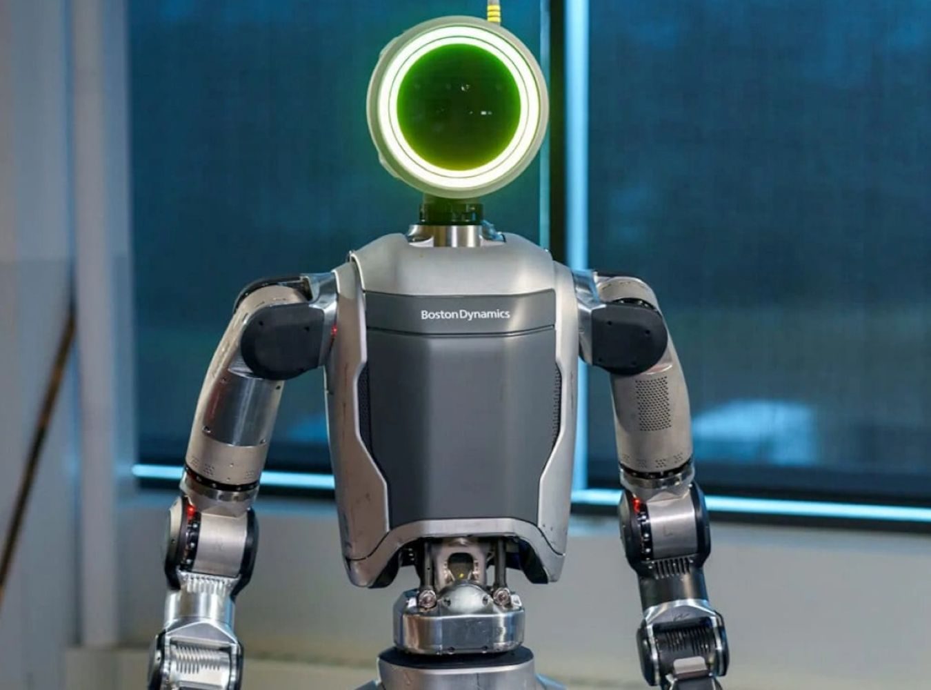 El robot humanoide de Atlas intentó un salto mortal hacia atrás. ¿Qué ...