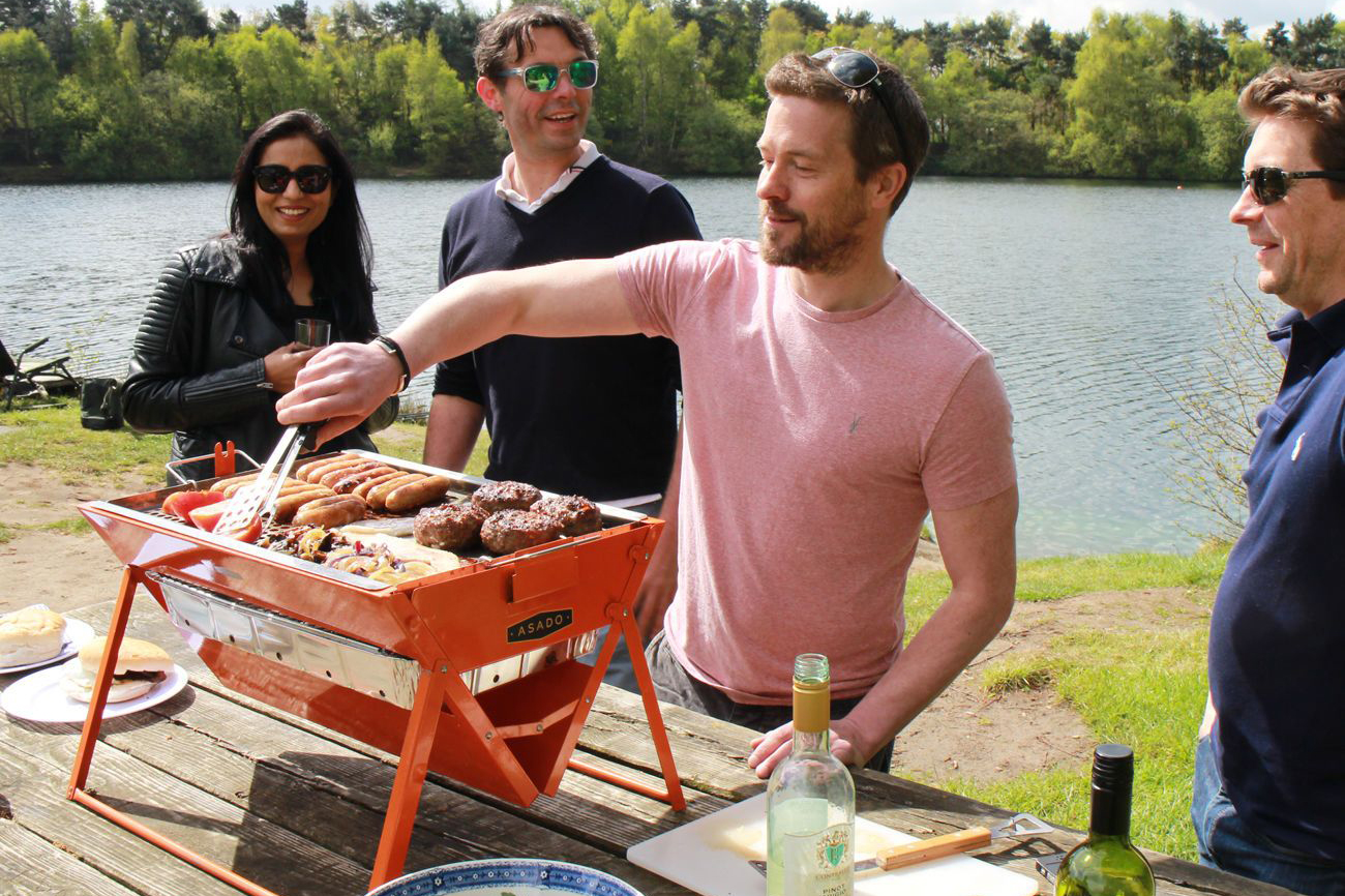 Con la parrilla portátil inteligente Uber-Q podrás preparar el asado ...