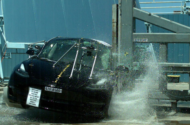 Cinco estrellas para Tesla Model 3 en test de choque de la NHTSA ...