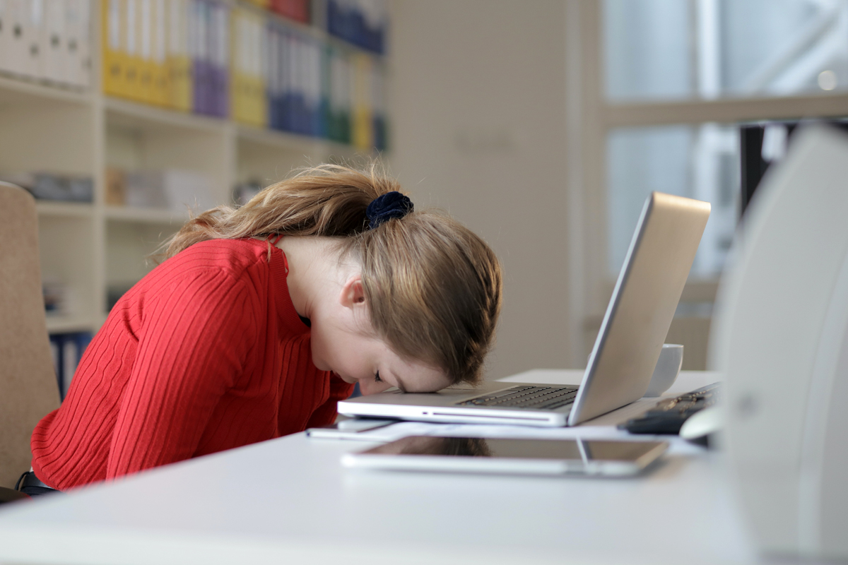 ¿Tu laptop tiene la batería hinchada? Esto es lo que debes hacer ...
