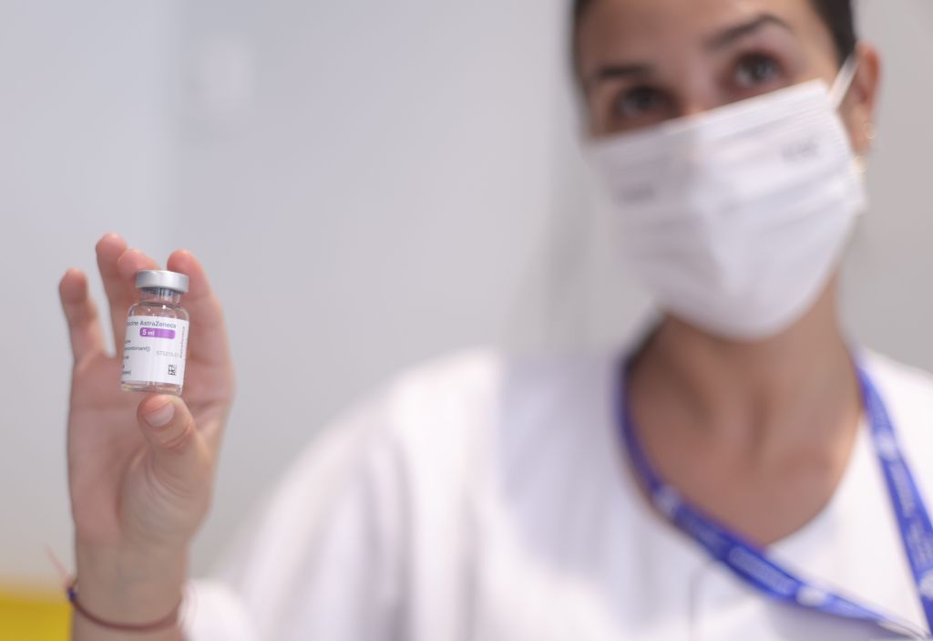 Estudio muestra las ventajas de combinar Pfizer y AstraZeneca | Digital ...