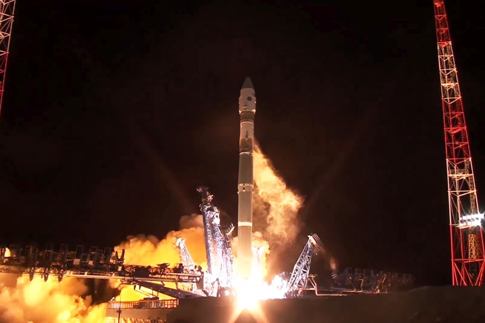 Fallido satélite ruso vuelve a la Tierra como bola de fuego | Digital ...